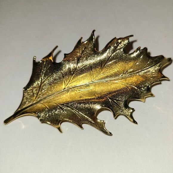 Vintage | Jewelry | Vintage Leaf Brooch Pin Gold Toneunsigned | Poshmark